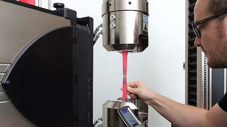 EN ISO 6892-1: Zkouška tahem kovových materiálů | ZwickRoell