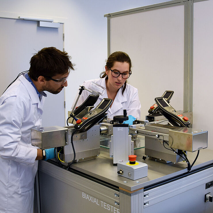 Biaxial / triaxial testing machines | ZwickRoell