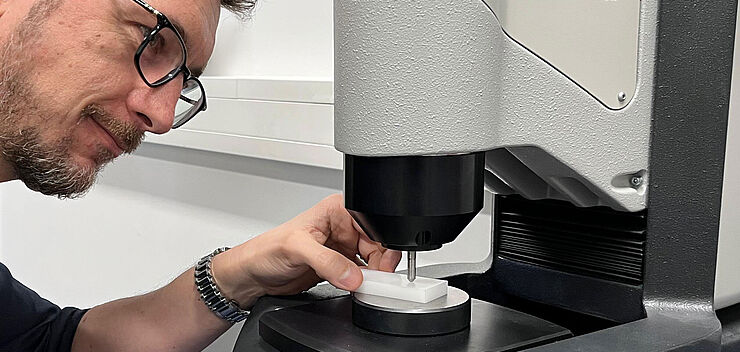 ASTM D785 | ISO 2039-1 | ISO 2039-2 Plastic hardness | ZwickRoell