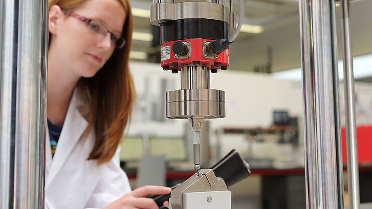 Testing of dental implants to ISO 14801 | ZwickRoell