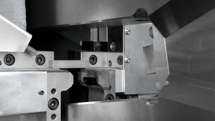 Impact testing: ensure the reliability of your products | ZwickRoell