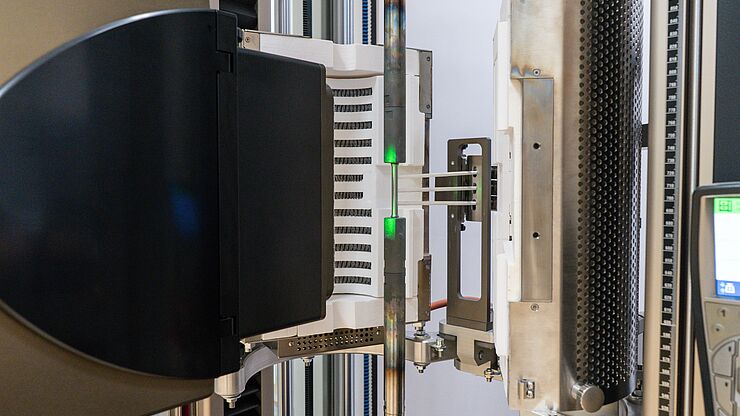 DIN EN ISO 6892-2 金属引張試験 - 高温下での試験法 | ZwickRoell