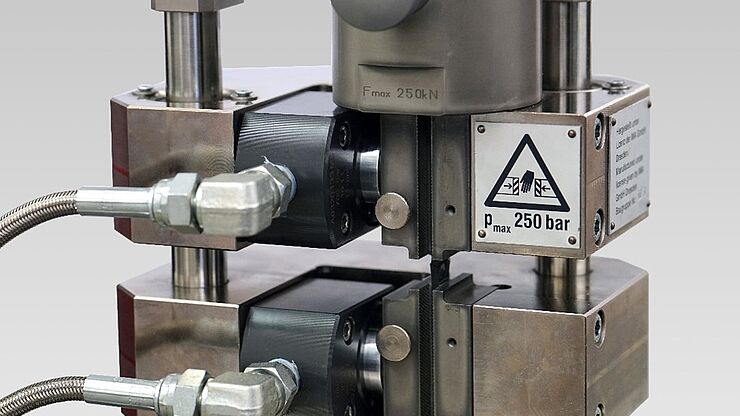 ASTM D6641: Combined loading compression (CLC) | ZwickRoell