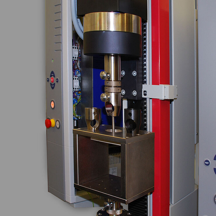 Testing of bone screws to ASTM F543 and ISO 6475 | ZwickRoell