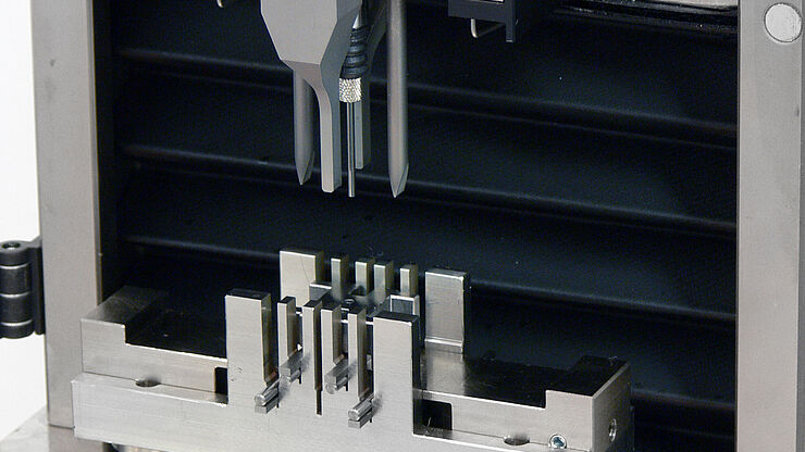 EN 843-1 | ISO 6872 Flexure test on ceramics | ZwickRoell