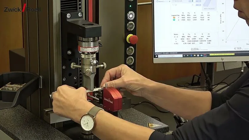 ASTM D790 3-point flexure test plastics | ZwickRoell