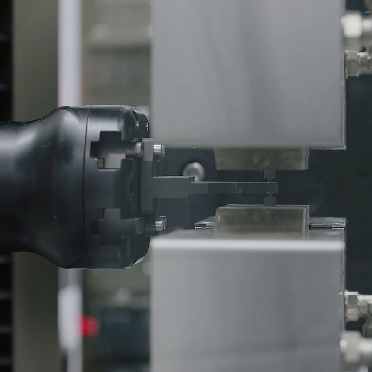 Mini tensile test to ISO/TS 6892-5 | Materials testing with minimal use ...