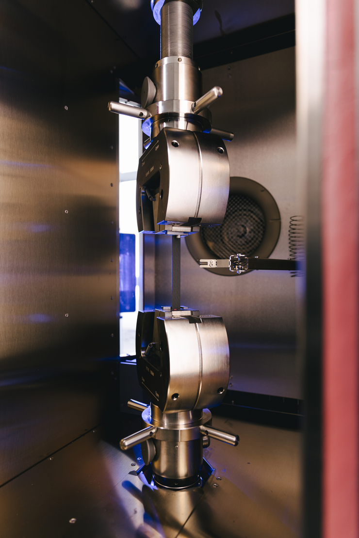 Video extensometer - mark-free measurement and more | ZwickRoell