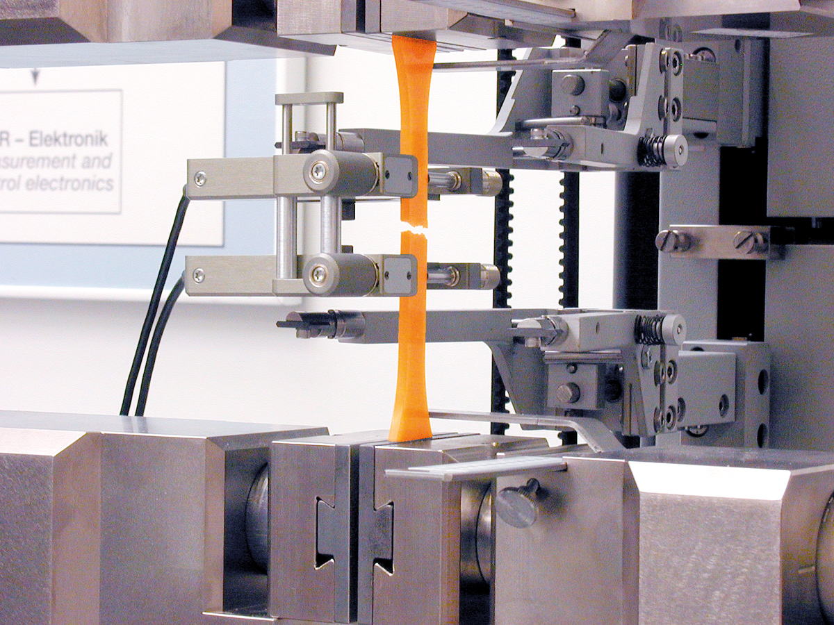 Strain gauge clip-on extensometer | ZwickRoell