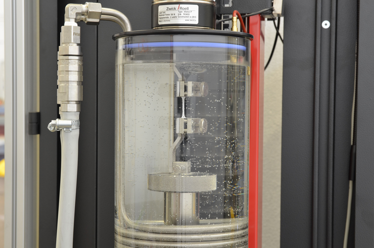 符合ASTM F2077和ASTM F2267标准的椎间融合器测试 | ZwickRoell