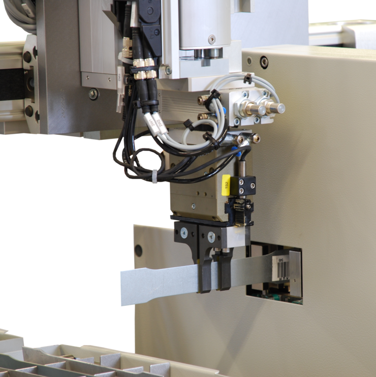 Robotic testing system roboTest L: tensile and flexure tests | ZwickRoell