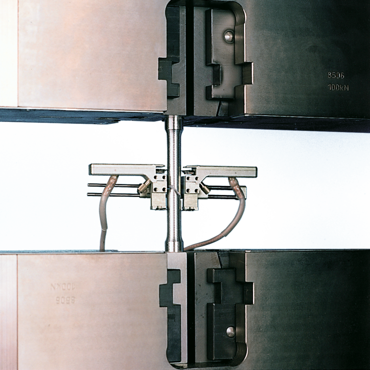 Strain gauge clip-on extensometer | ZwickRoell