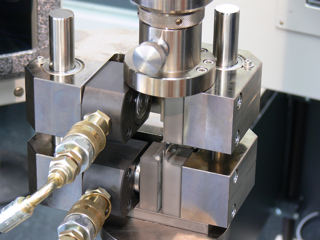 ISO 14126 | ASTM D3410: Composite Druckversuch | ZwickRoell