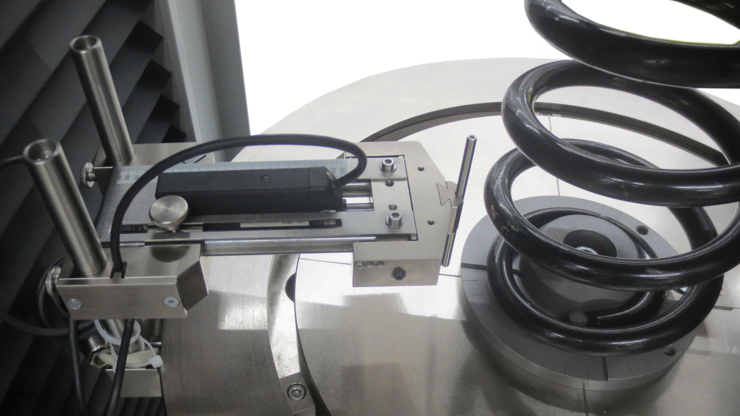 Coil spring testing - precise & standard-compliant | ZwickRoell